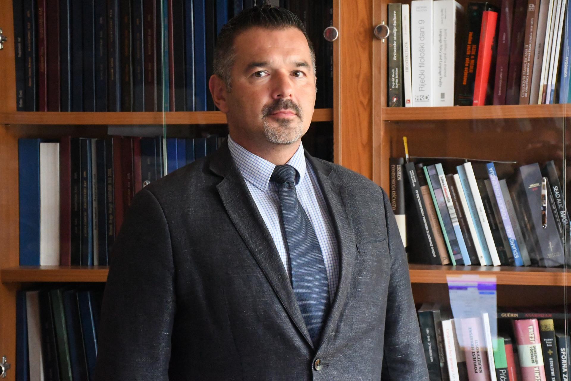 ROBERT MIKAC S Talibanima treba surađivati da se spriječi veća ...