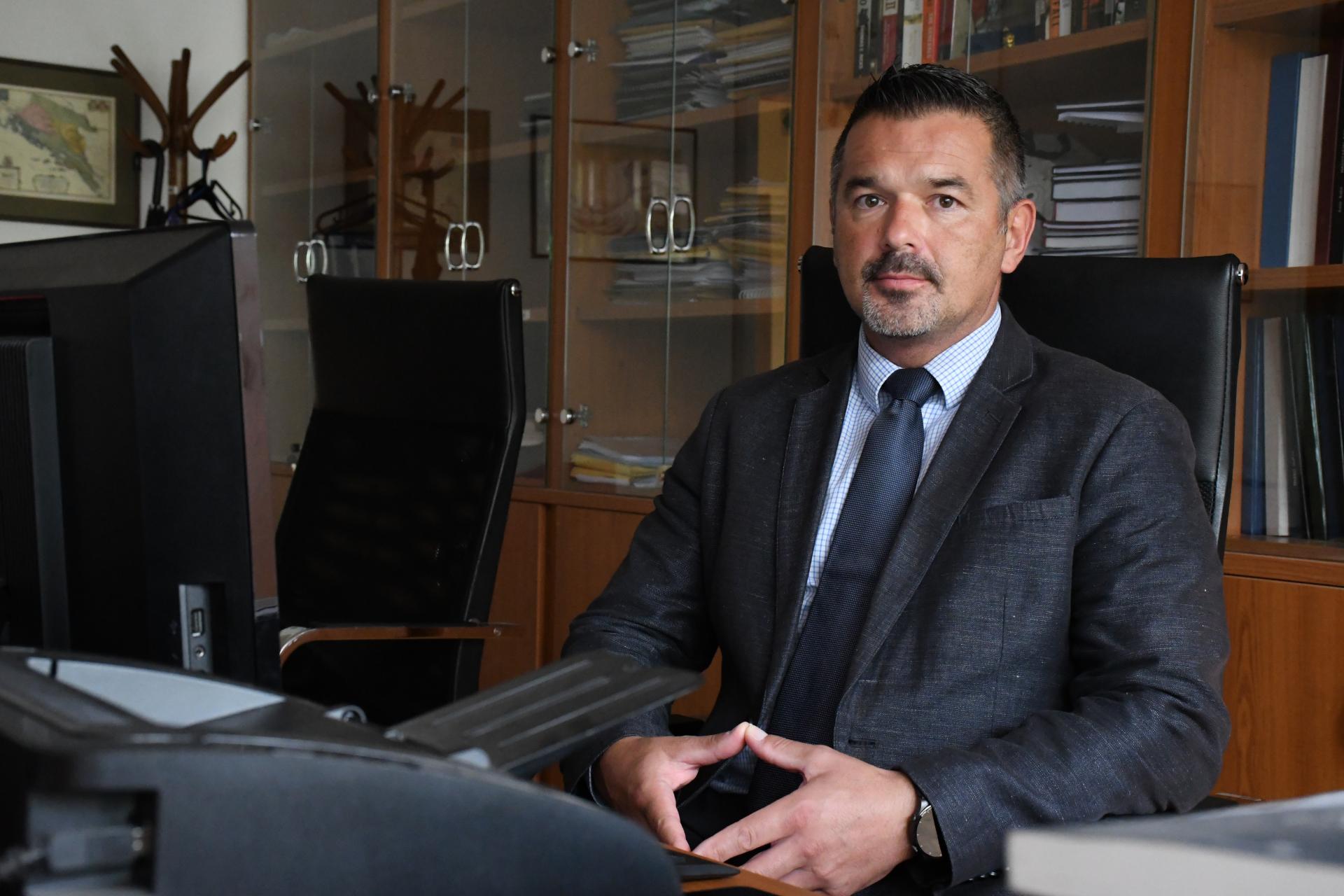 AFGANISTAN VIŠE NIJE TEMA Robert Mikac: Medije zanima samo ono što je ...